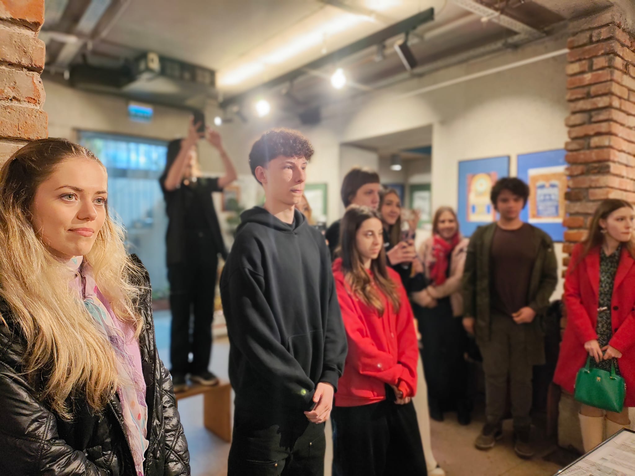 Expozitia care promovează „Stilul neoromânesc în linii de arhitectură ...